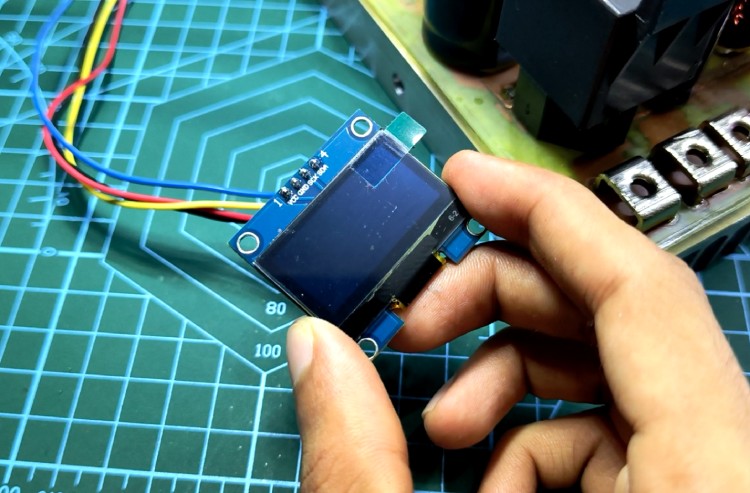 ESP32-S3 MPPT Solar Charge Controller: Interleaved Buck Topology & Precision Controls